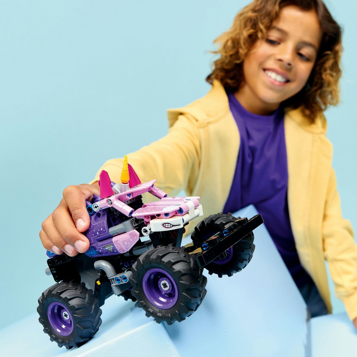 LEGO Technic - Monster Jam™ Sparkle Smash™ cu motor cu arc 42220, 243 ...